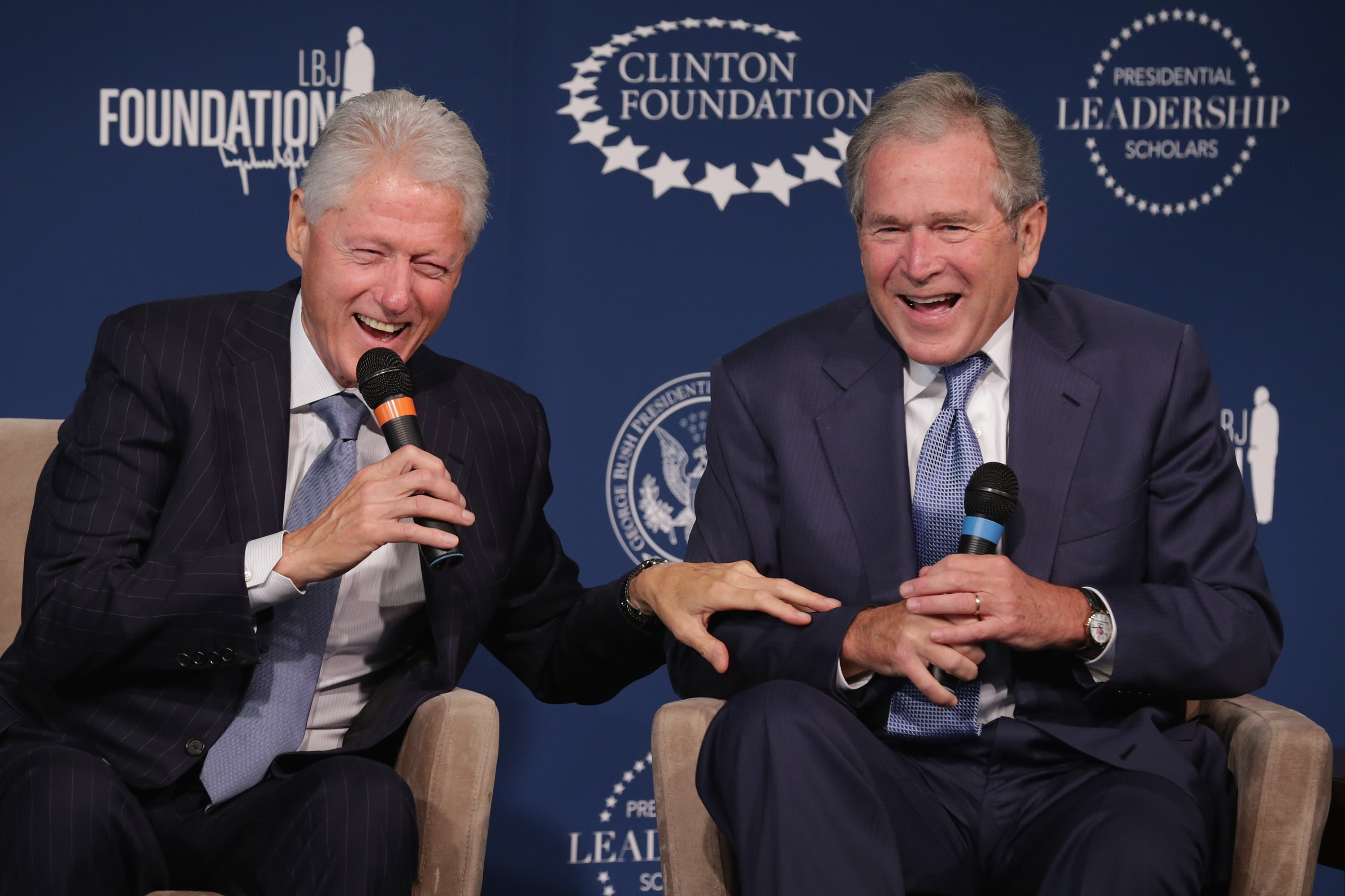 Former presidents Bush, Clinton talk about old times | 13wmaz.com