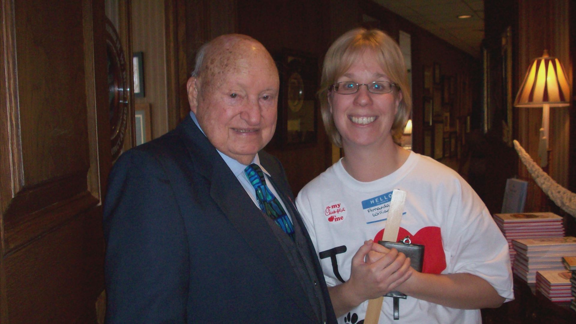 Chick-fil-A customers share Truett Cathy memories | 13wmaz.com