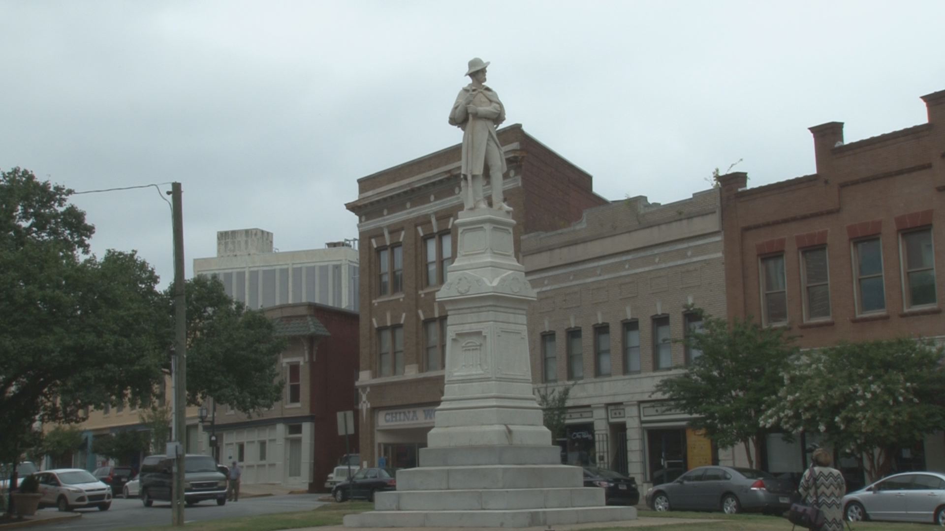 Current, former mayors differ on future of downtown statue | 13wmaz.com