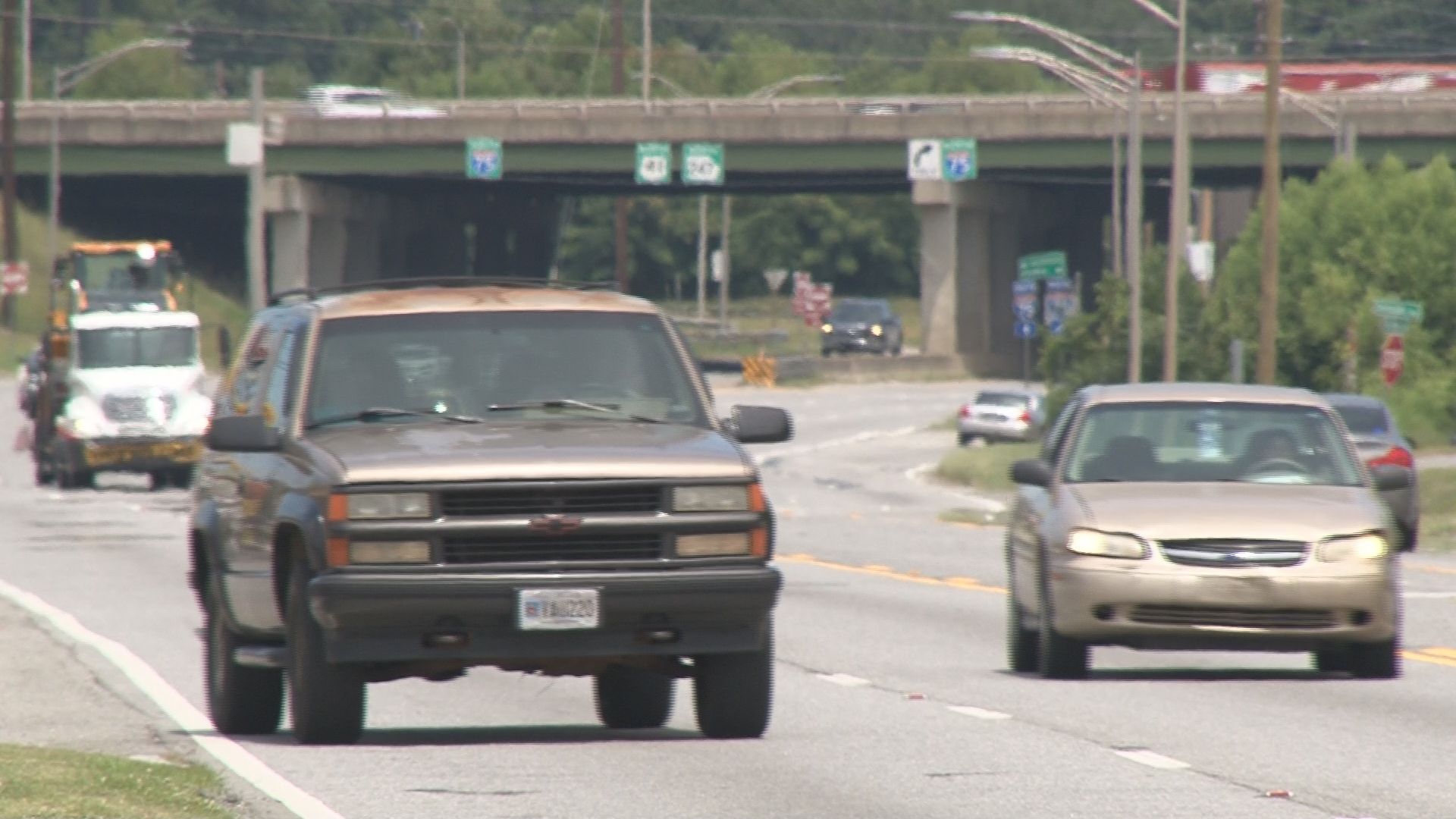 VERIFY: Should drivers stop for school bus on divided highway? | 13wmaz.com