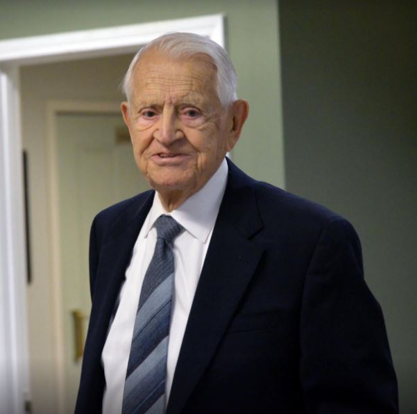 Robins AFB mourning longtime commander Gen. Cornelius Nugteren | 13wmaz.com