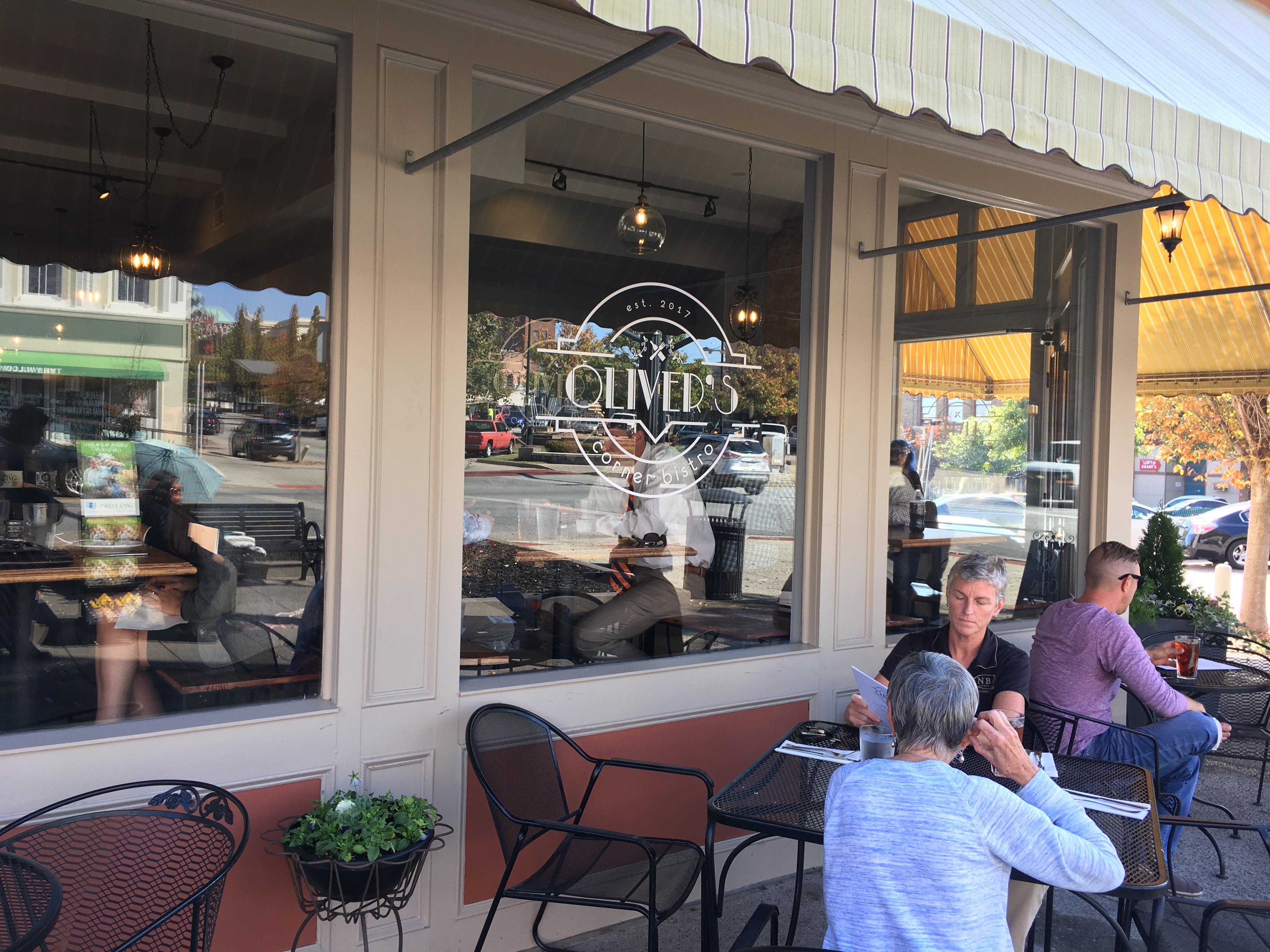 Oliver's Corner Bistro opens in former Ginger location in downtown ...